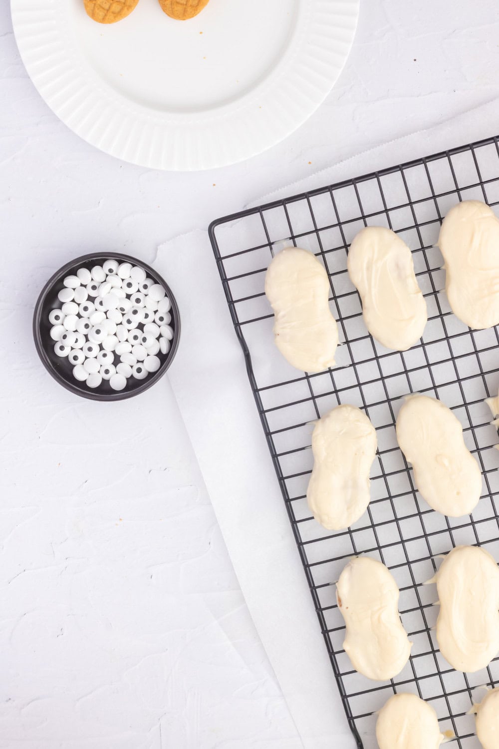 Nutter Butter Mummies Are Creepy Cute No Bake Halloween Treats Anyone ...
