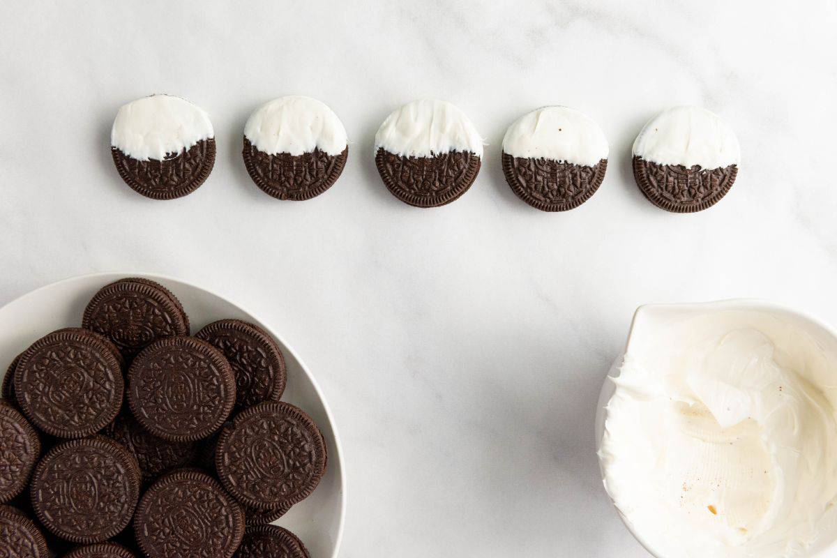 Adorable Valentine’s Oreos You Can Make in Minutes
