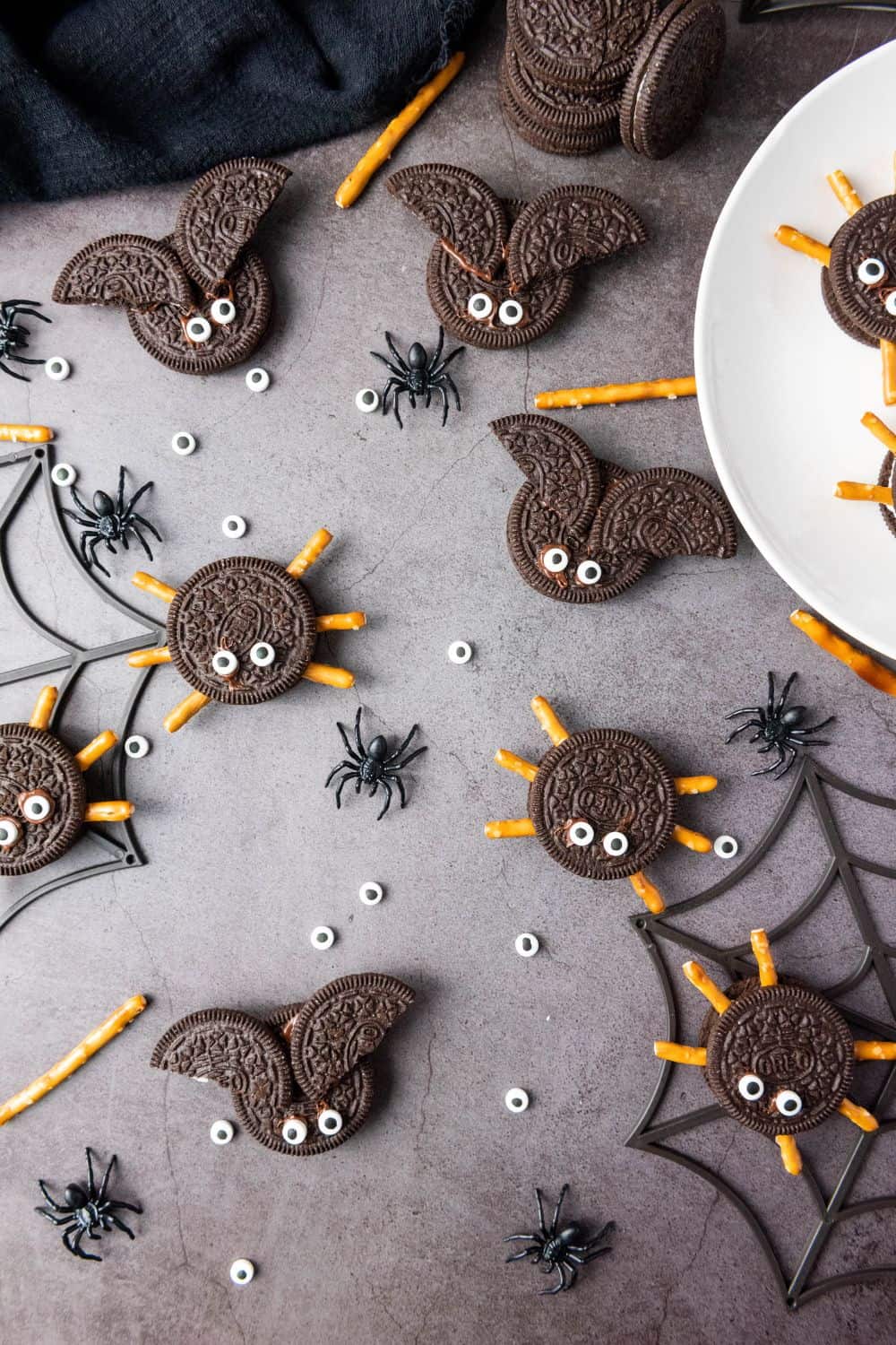 Easy Oreo Cookie Spiders and Bats To Make Your Halloween Party Extra Sweet