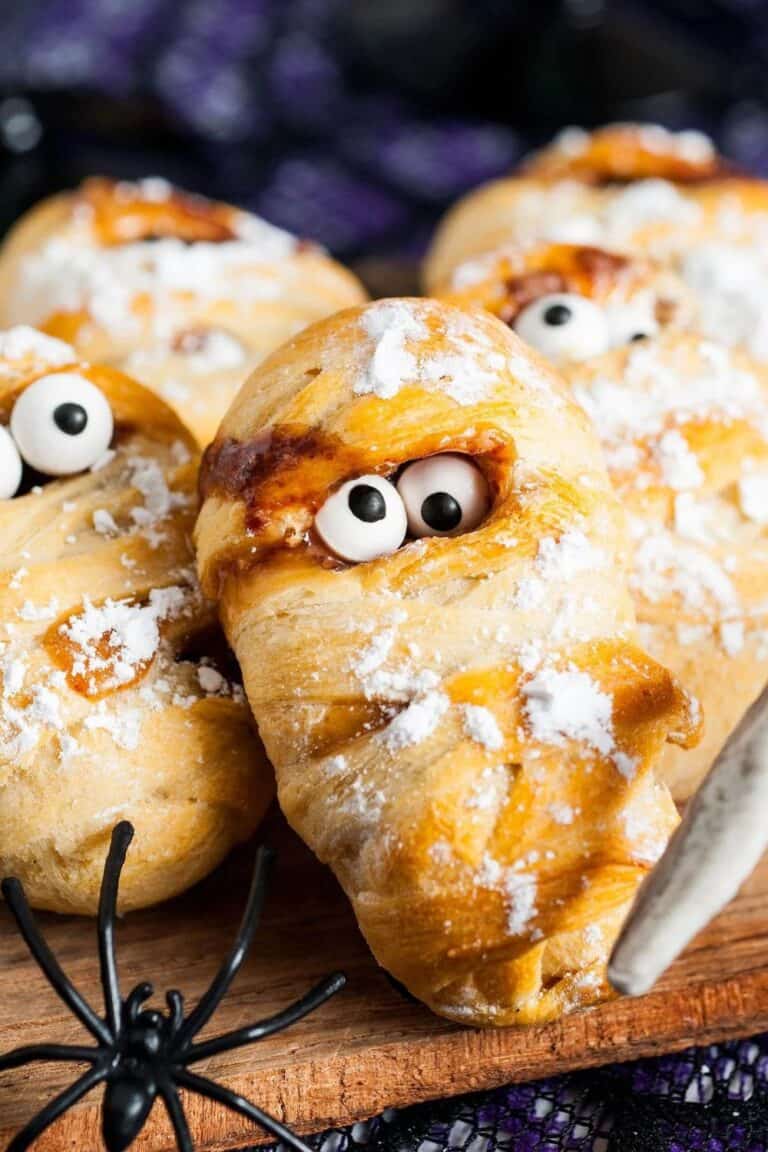 25+ Easy Halloween Party Treats for Kids That Are So Fun, It’s Scary